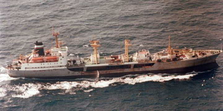 Cold War relic built as Soviet navy tanker hits the recycling beach at ...