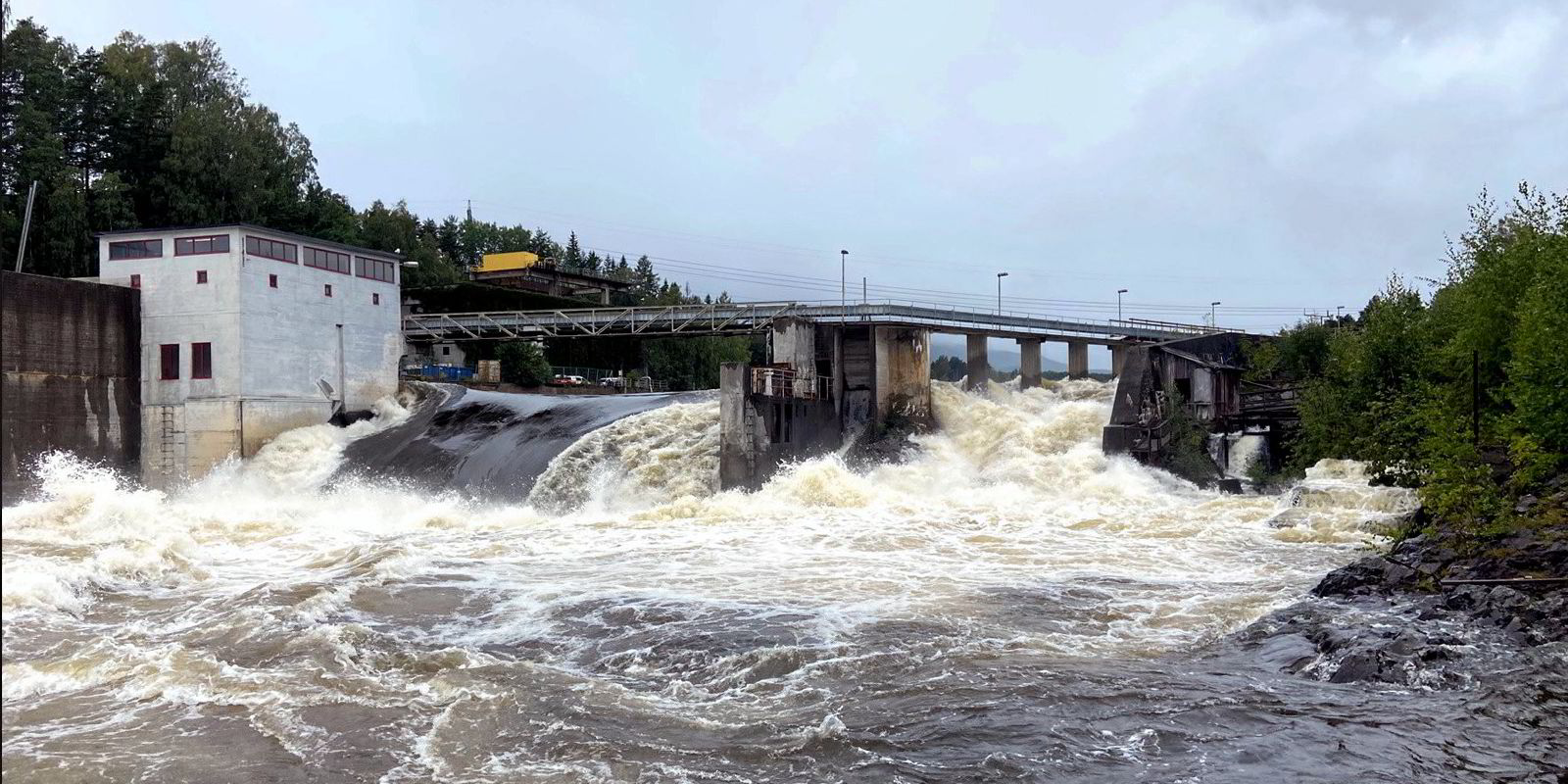 Enorm flom i Drammensvassdraget, men kraftverkene ser ut til å klare ...
