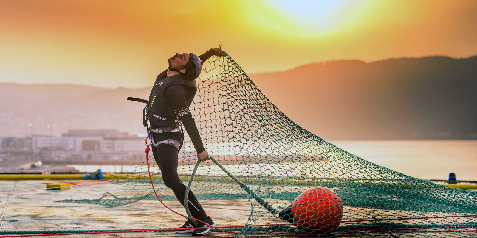 Tøffingen Isak Dreyer (26) får ingen spesialbehandling på fiskebåten ...