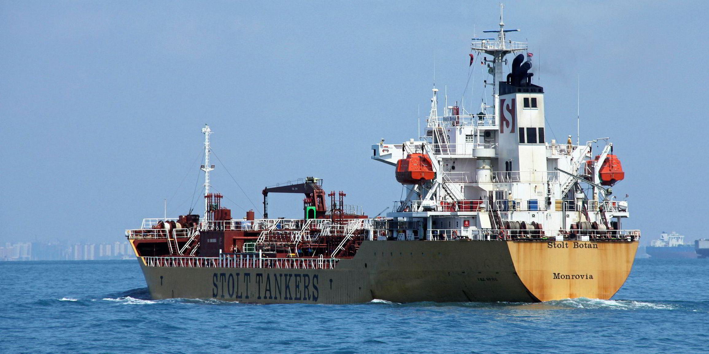 Pirates flee after gun battle with Stolt tanker in Gulf of Aden ...