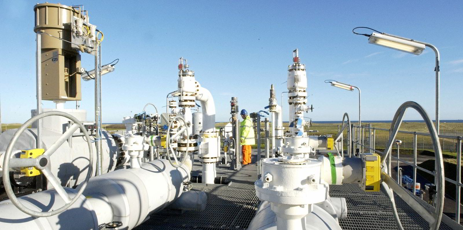 UK gas infrastructure giant joins up for floating wind-and-hydrogen ...