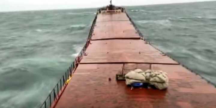 Footage shows cargoship breaking in two before fatal sinking | TradeWinds