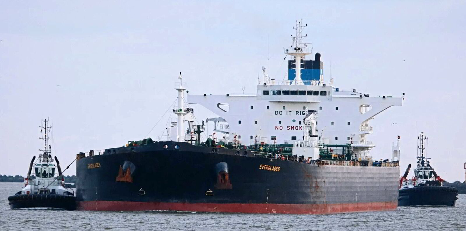 Sanctions sting sees shadow fleet tankers swinging at anchor | TradeWinds