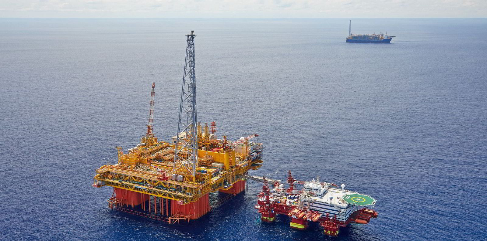 Major players do battle for Australian LNG offshore compression ...