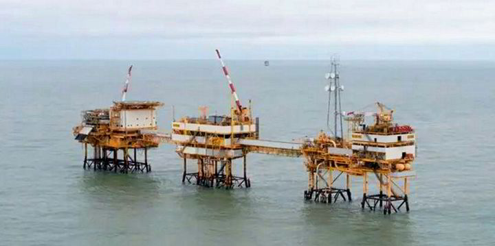 VIDEO: Neptune removes platform trio in Dutch sector of North Sea ...