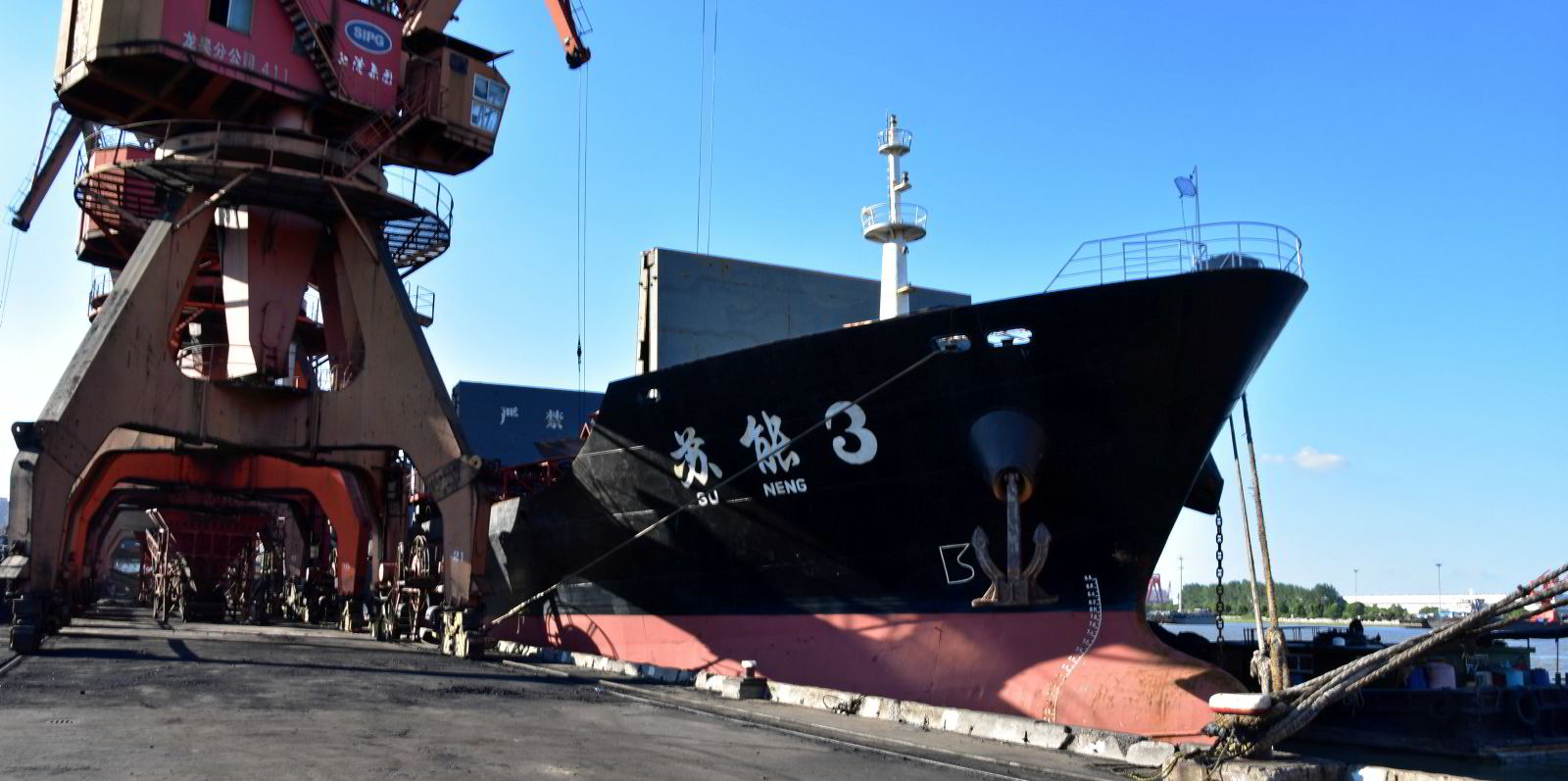 DIY containerships: owners adapt bulkers and multipurpose vessels to ...