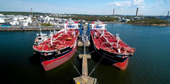 Fitch stays neutral on shipping over fears of Omicron demand 'collapse ...