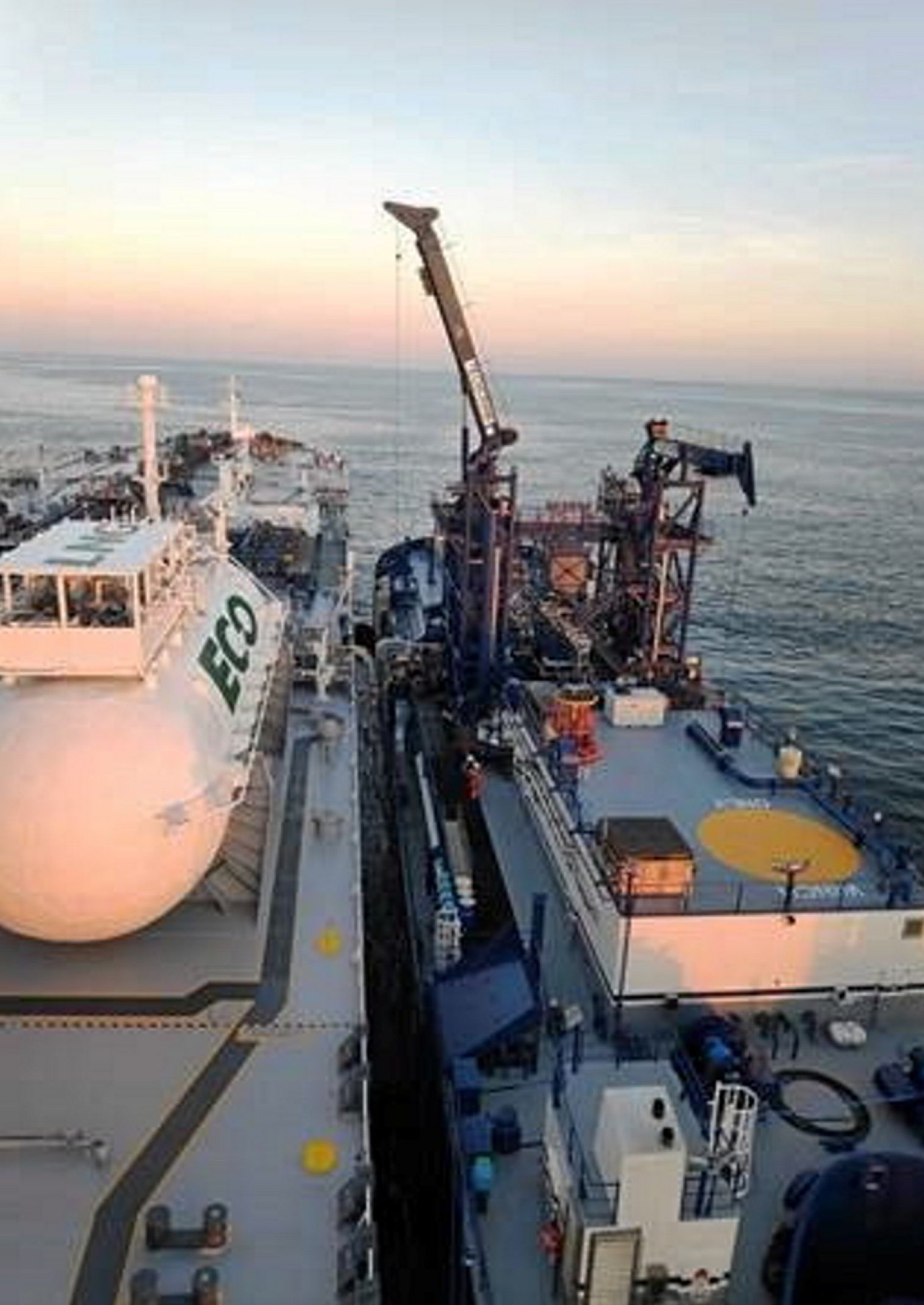Shell and Sovcomflot bunker first aframax with LNG in US | TradeWinds
