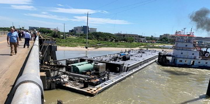 Gasoil spills and bridge partially collapses in barge incident | TradeWinds