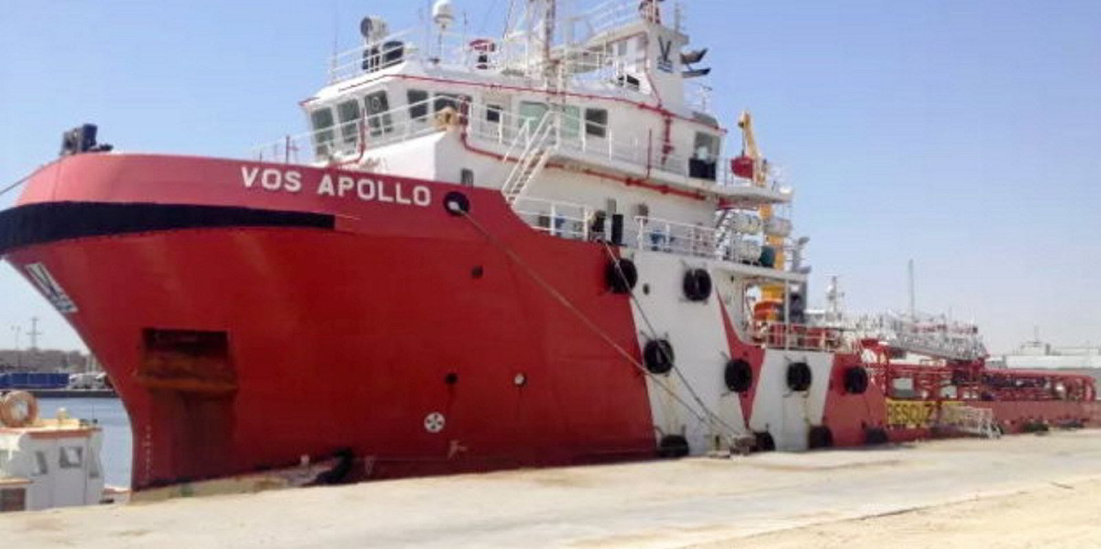 Bosphorus traffic halted after Vroon anchor-handler hit by rudder ...