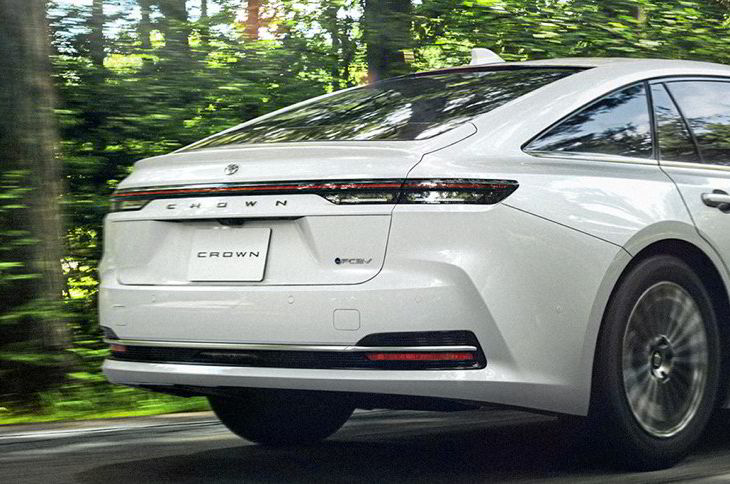 Toyota's new hydrogen car to be significantly more expensive than its ...