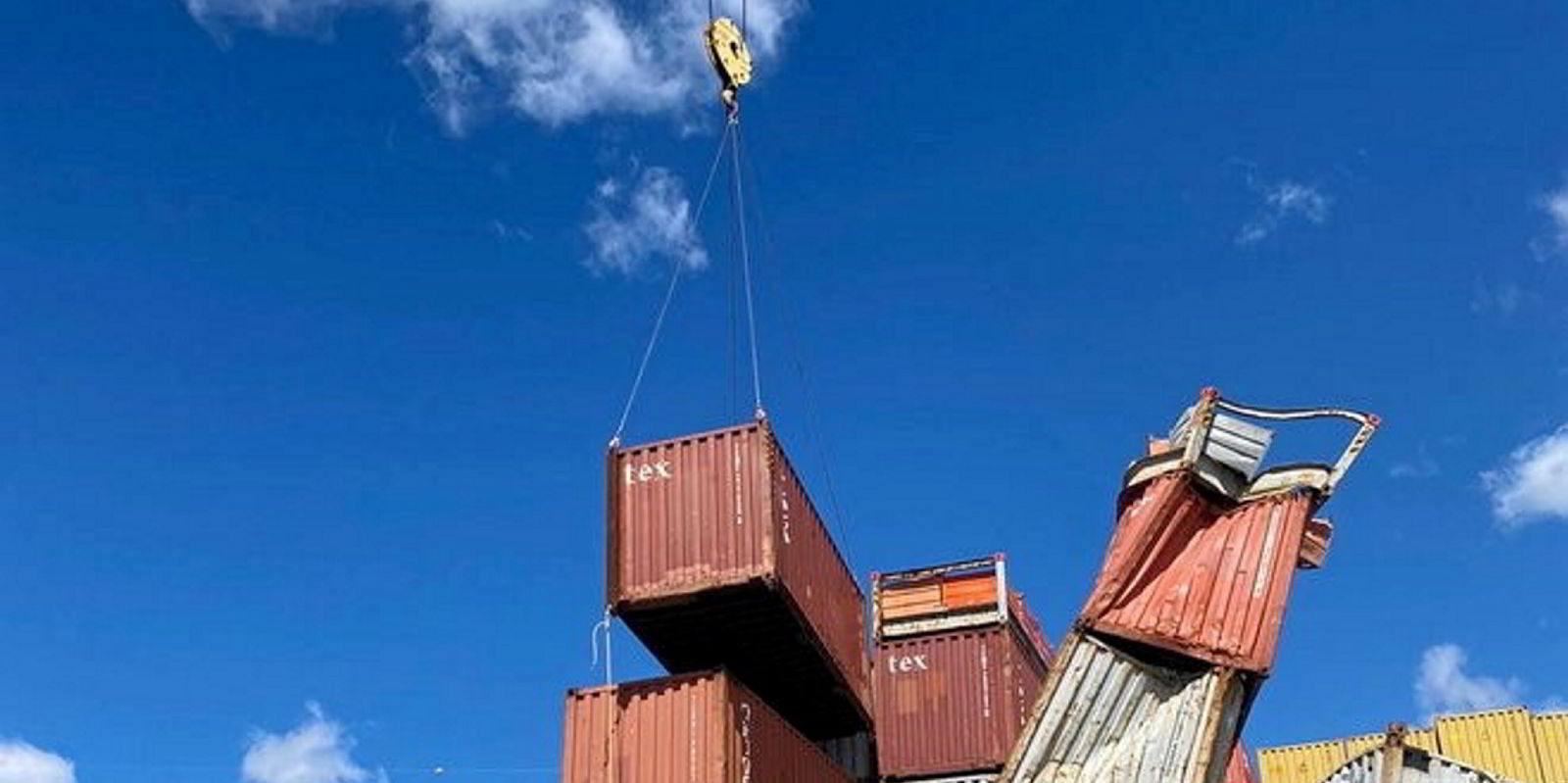 Baltimore clean-up: Salvors move first containers to free stricken Dali ...