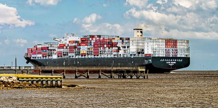 Costamare buys out York Capital from another boxship quintet | TradeWinds