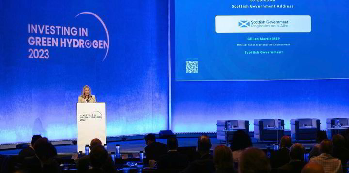 Use Scotland's massive offshore wind power for hydrogen to heat homes ...