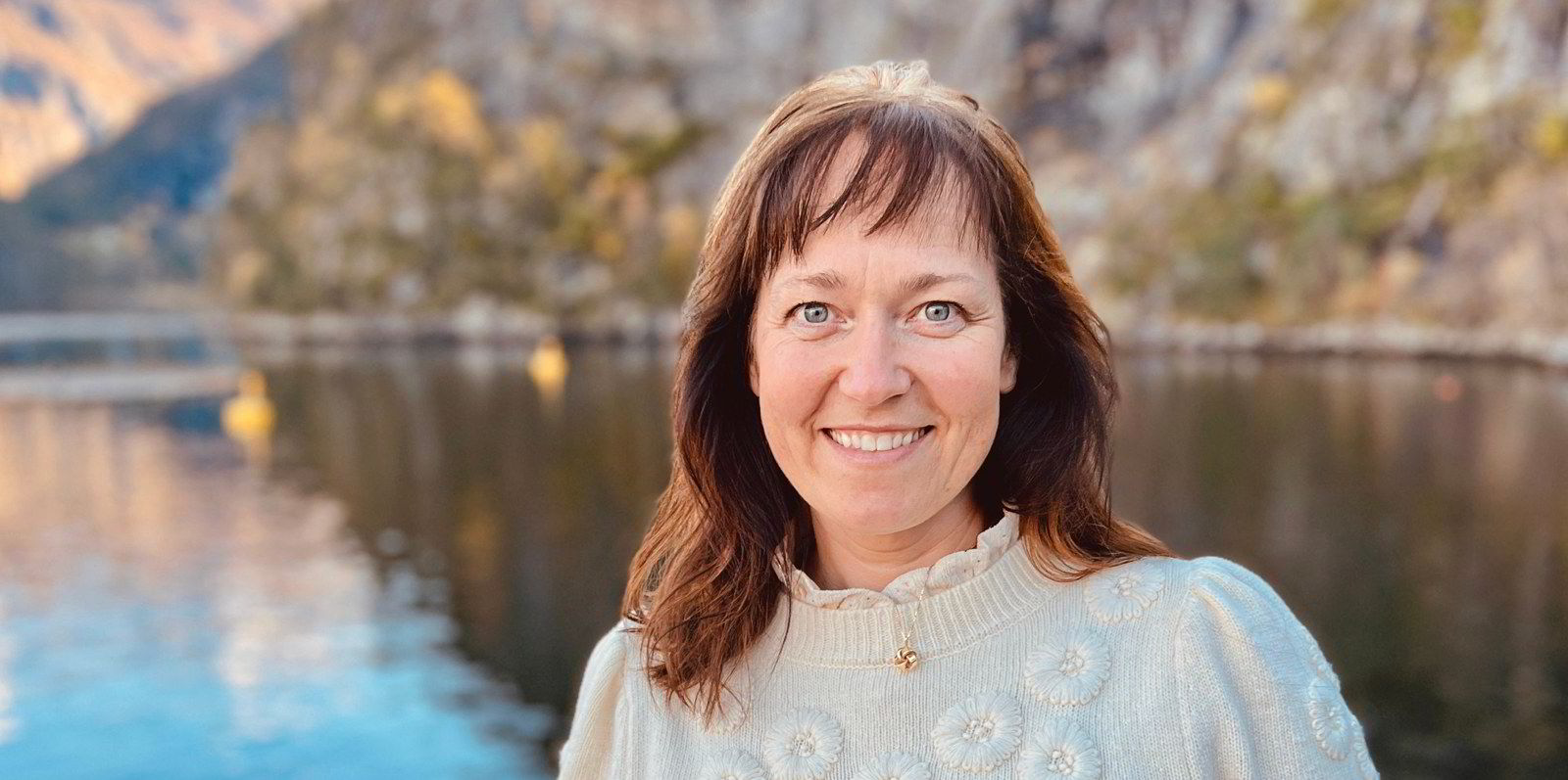 Anna Sofie Moe (16) døypte den nye båten til Hofseth: – Spennande og ...