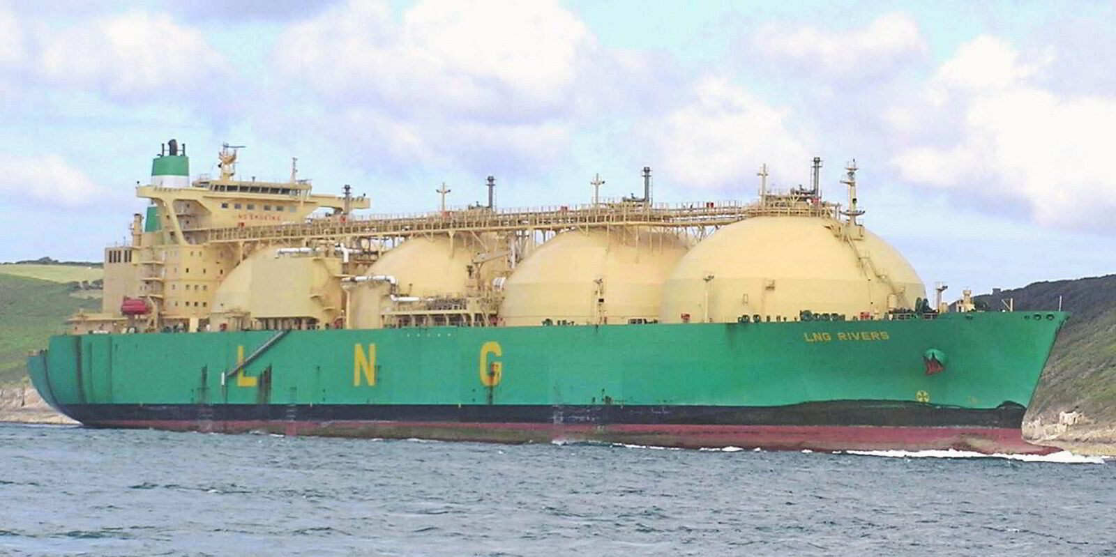 Russia’s laden shadow LNG ships idle on with fresh names and class ...