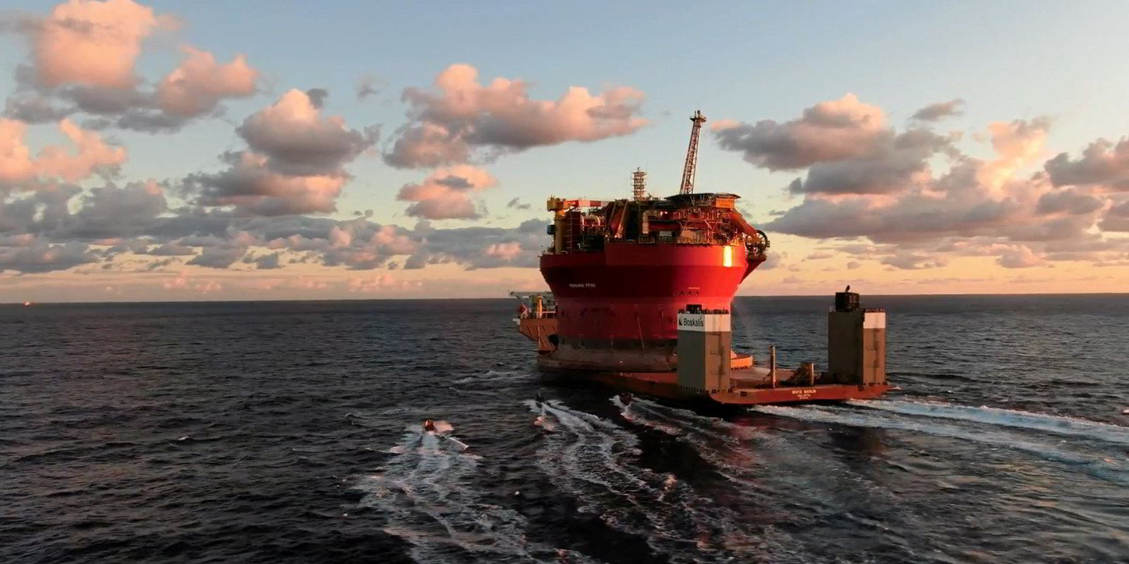 Greenpeace activists board heavylift ship carrying Shell FPSO | TradeWinds
