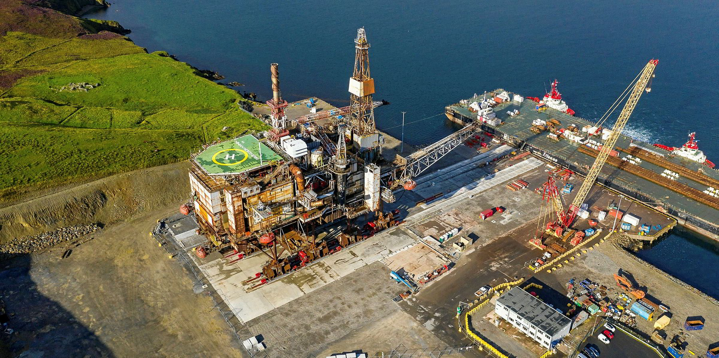 VIDEO: Allseas giant Pioneering Spirit delivers CNR topsides to UK ...