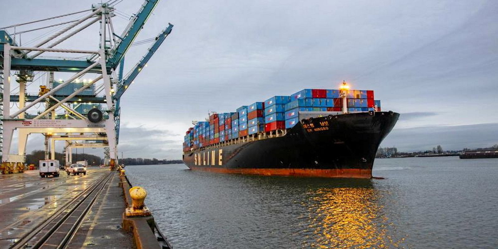 Peak season brings records as container lines freeze freight rates ...