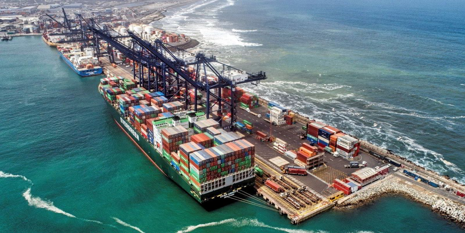 Chilean boxship terminal to spend $44m on boosting capacity | TradeWinds