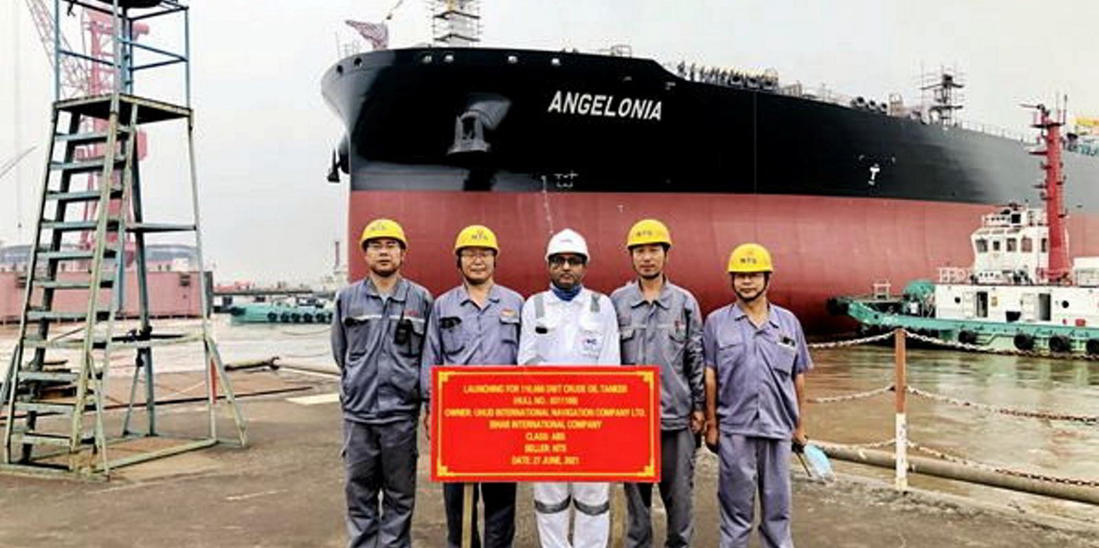 Saudi owner torches its oldest and biggest tanker | TradeWinds