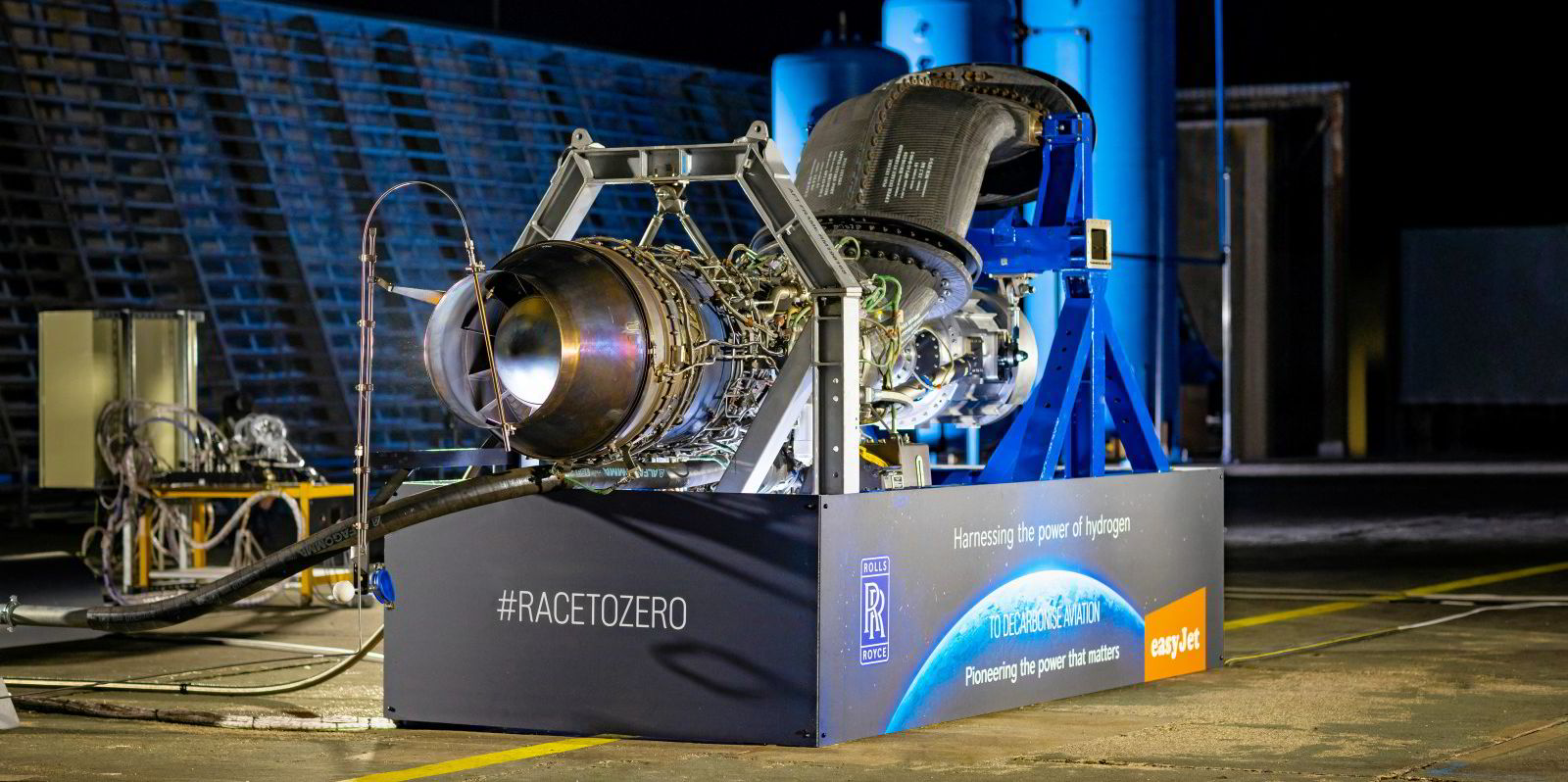 ‘World first’ | Rolls-Royce and EasyJet successfully test hydrogen ...