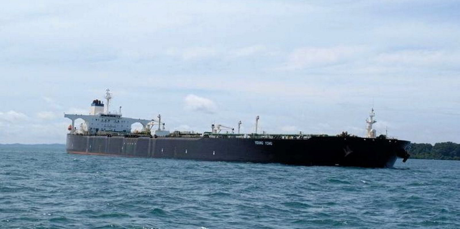 Laden VLCC runs aground near gas pipeline off Indonesia | TradeWinds