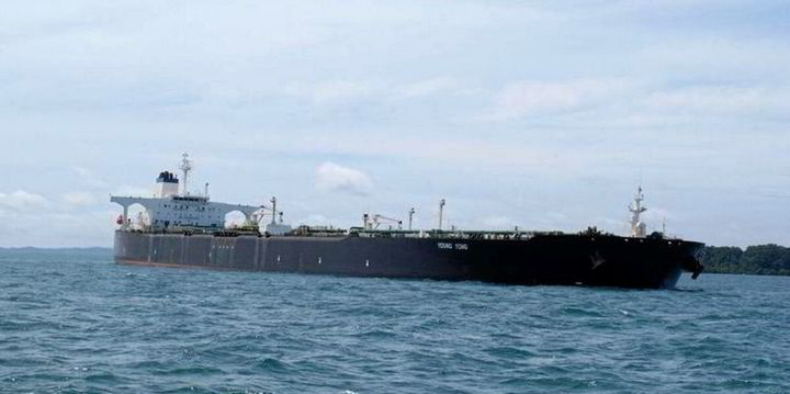 Laden VLCC runs aground near gas pipeline off Indonesia | TradeWinds