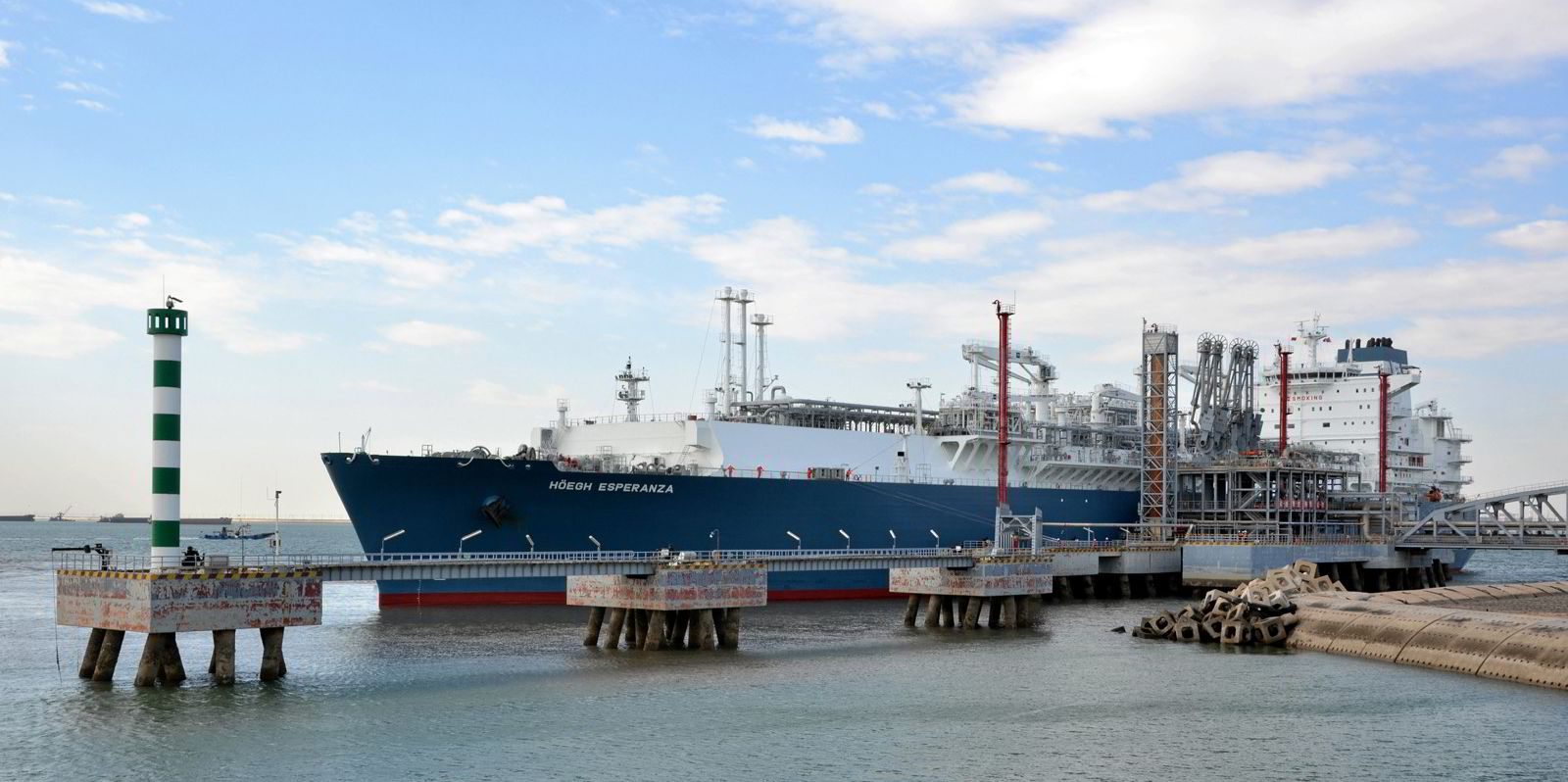 Australia's first LNG import terminal moves a step closer with key deal ...