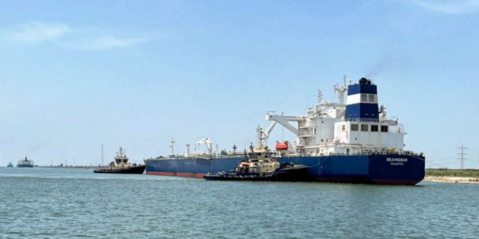 Thenamaris tanker towed away after breaking down in Suez Canal | TradeWinds