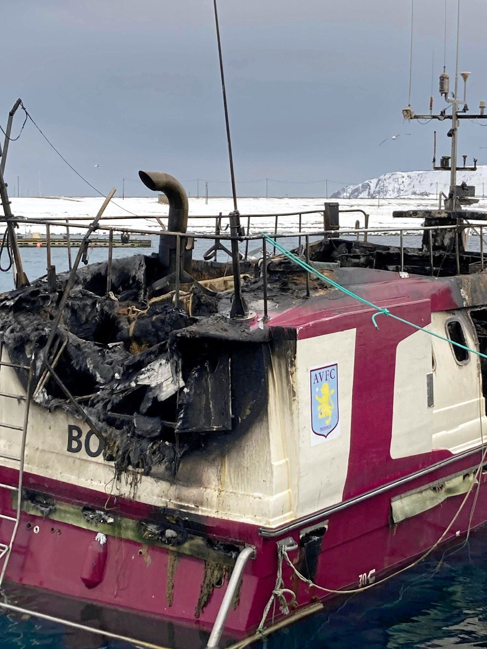 Det var en eksplosjonsartet brann som gikk rett gjennom båten. Det var tungt å se bildene ...