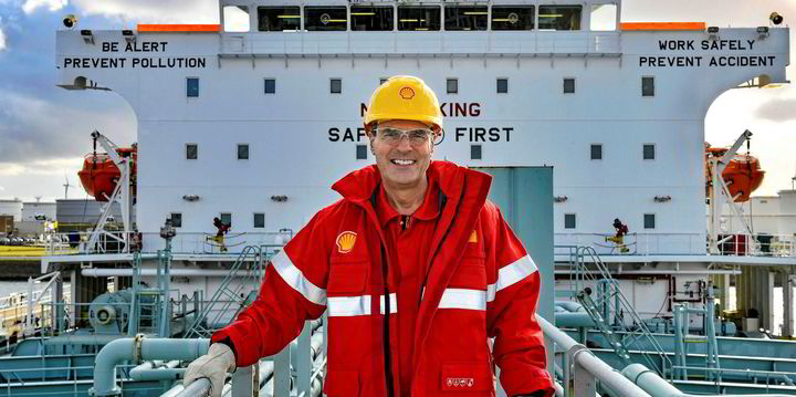 Shell lays out a decarbonisation road map for shipping | TradeWinds