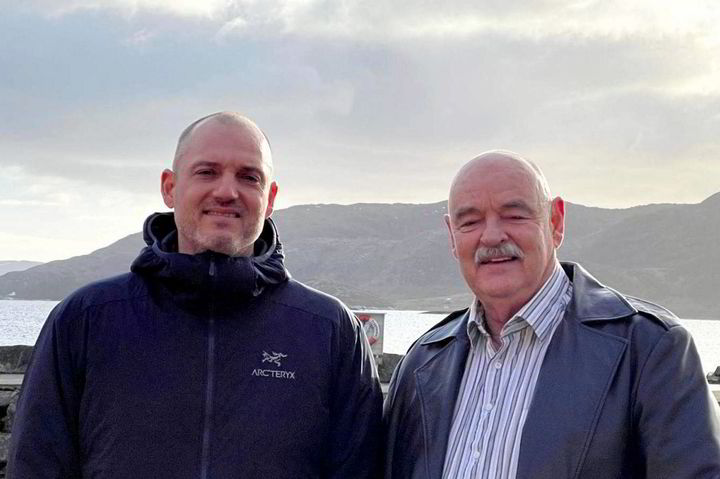 Over et glass rødvin klekket far og sønn ut ideen som kan revolusjonere ...