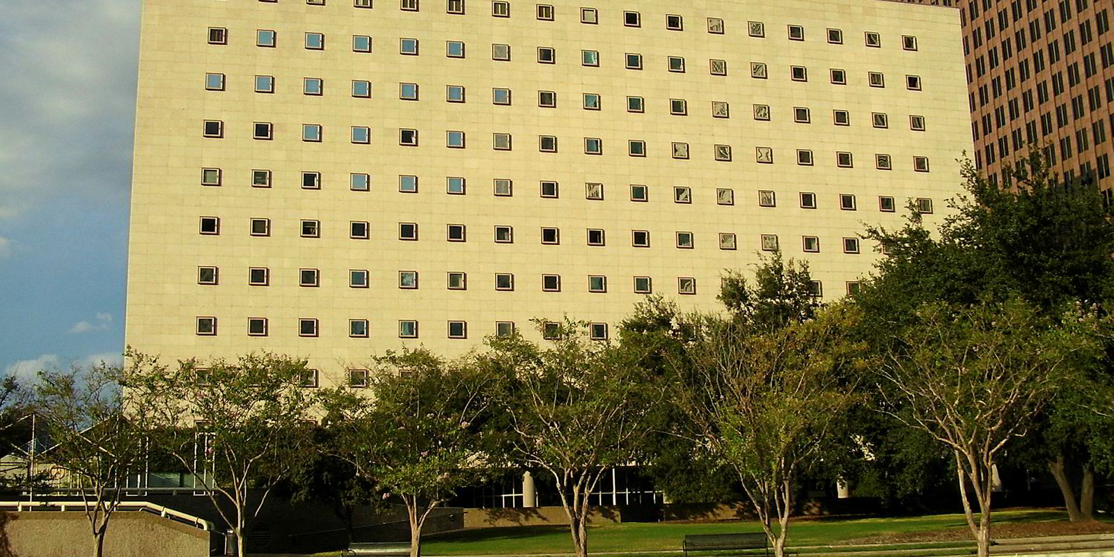 Haji-Ioannou company sues Sri Lankan state oil company | TradeWinds