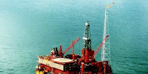 Hutton hull breaks free of tow line | Upstream Online