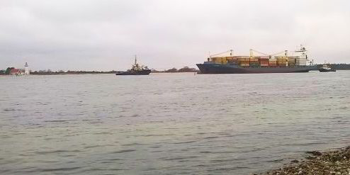 Holed Dohle ship towed into port | TradeWinds