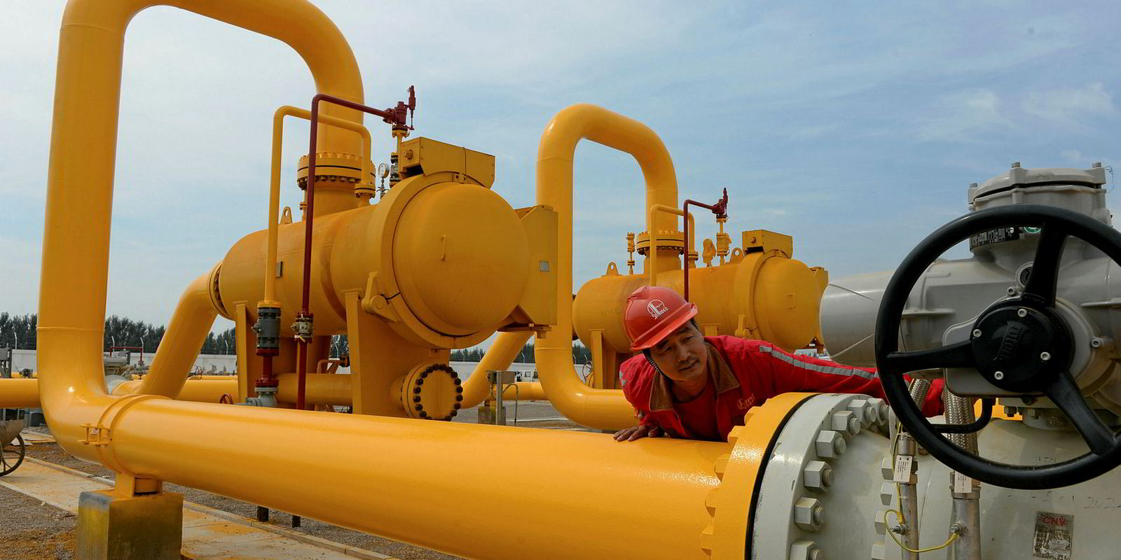 Shell starts commercial production at new tight gas play in China ...