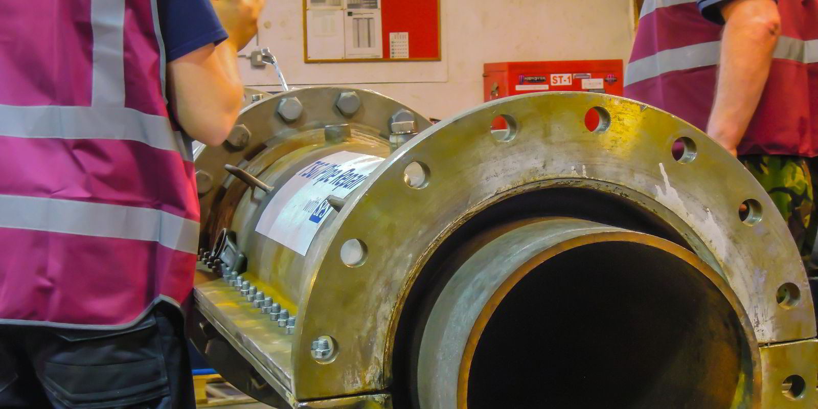 Sandwich solution for damaged pipe | Upstream Online