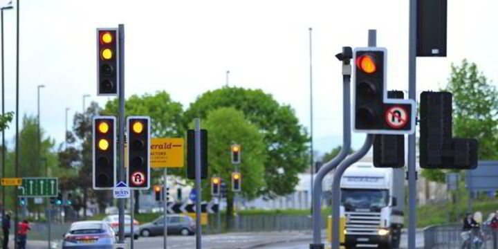 Solar powered traffic signals get the green light in Pakistan | Recharge