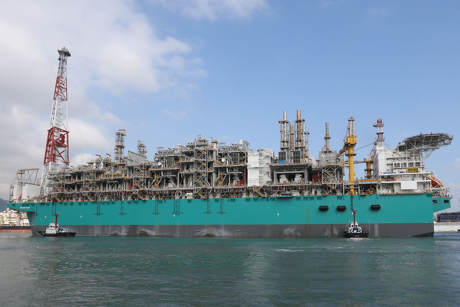 Petronas sails Satu PFLNG | Upstream Online