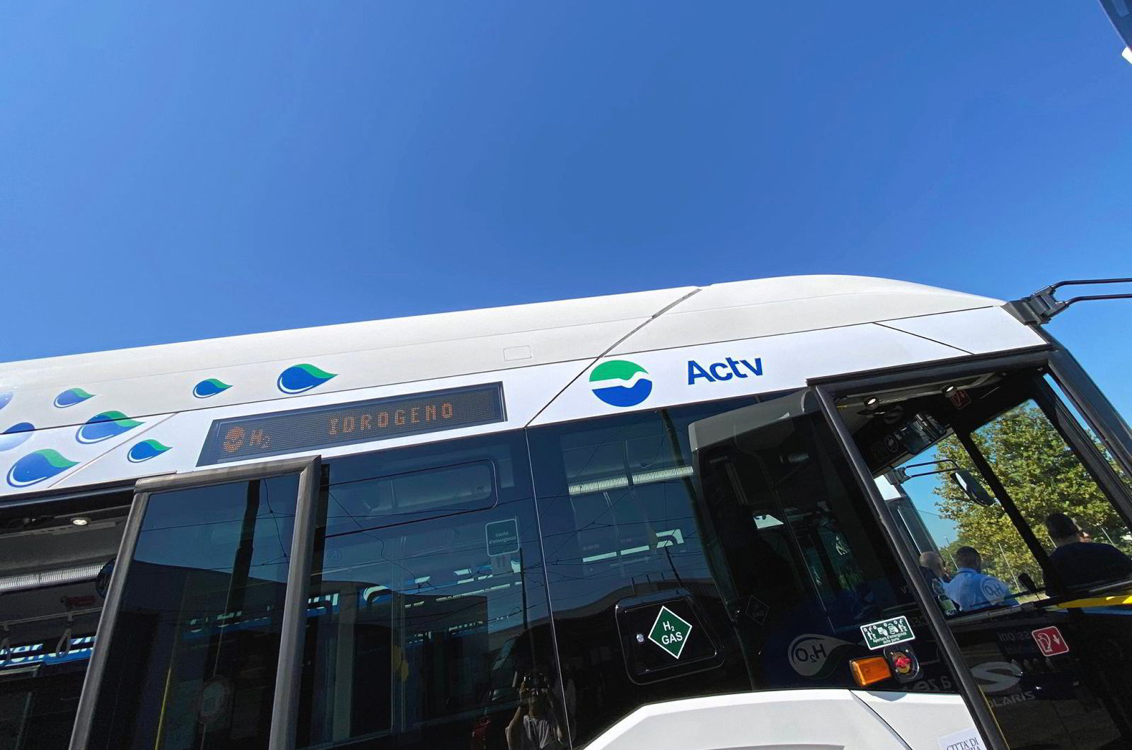 But won’t they sink in the canals? Venice buys 90 hydrogen buses with € ...