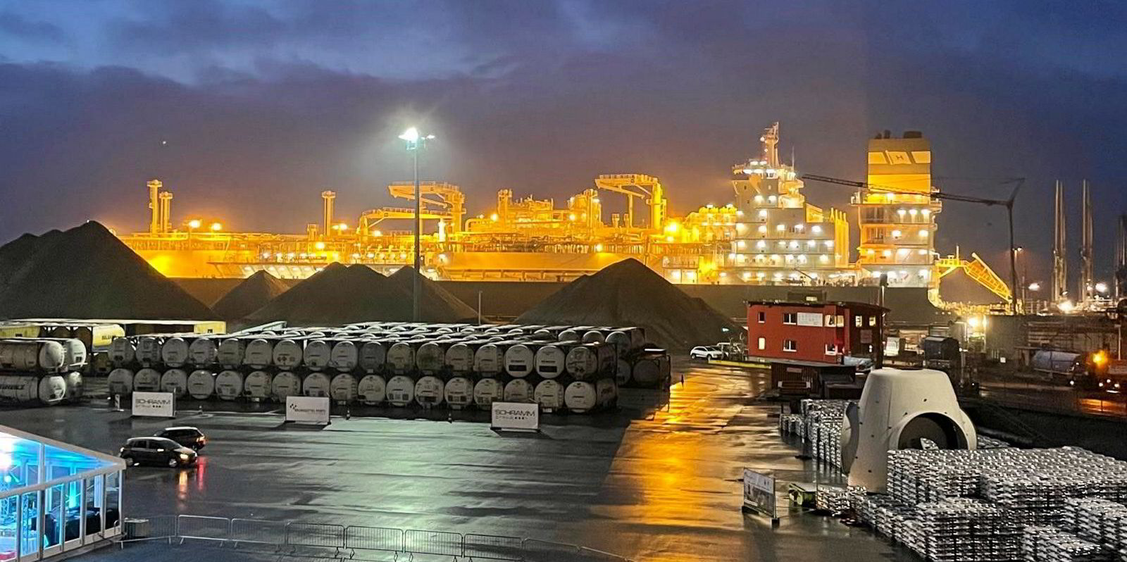 Germany’s third FSRU arrives at new Brunsbuttel Elbehafen LNG terminal ...