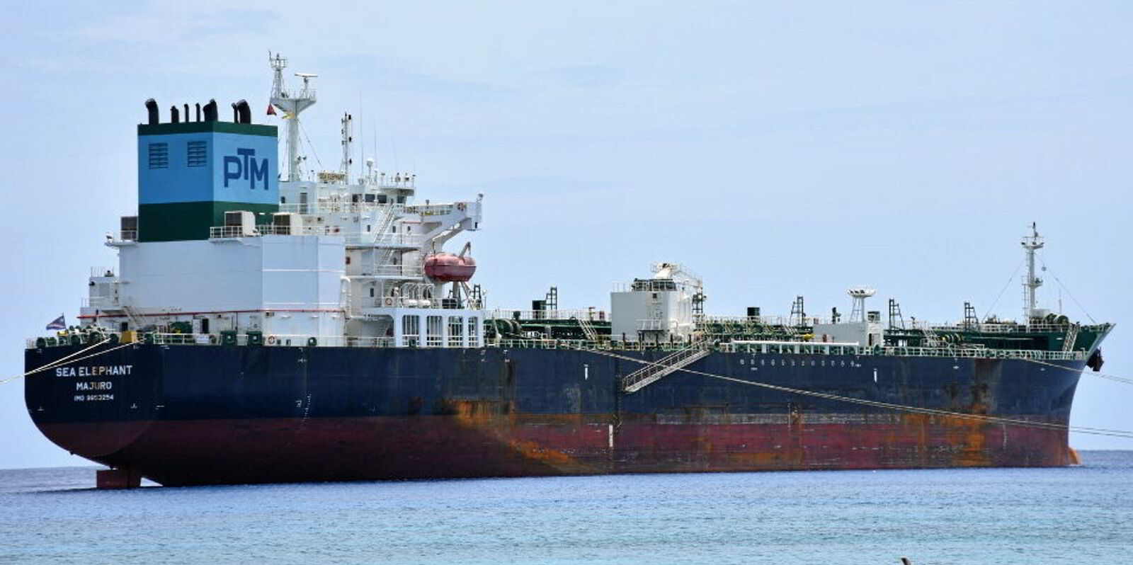 Pantheon Tankers ship damaged after hitting reef off the Cayman Islands ...