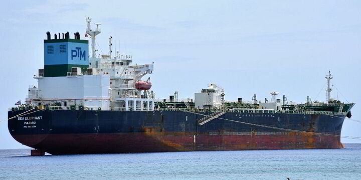 Pantheon Tankers ship damaged after hitting reef off the Cayman Islands ...