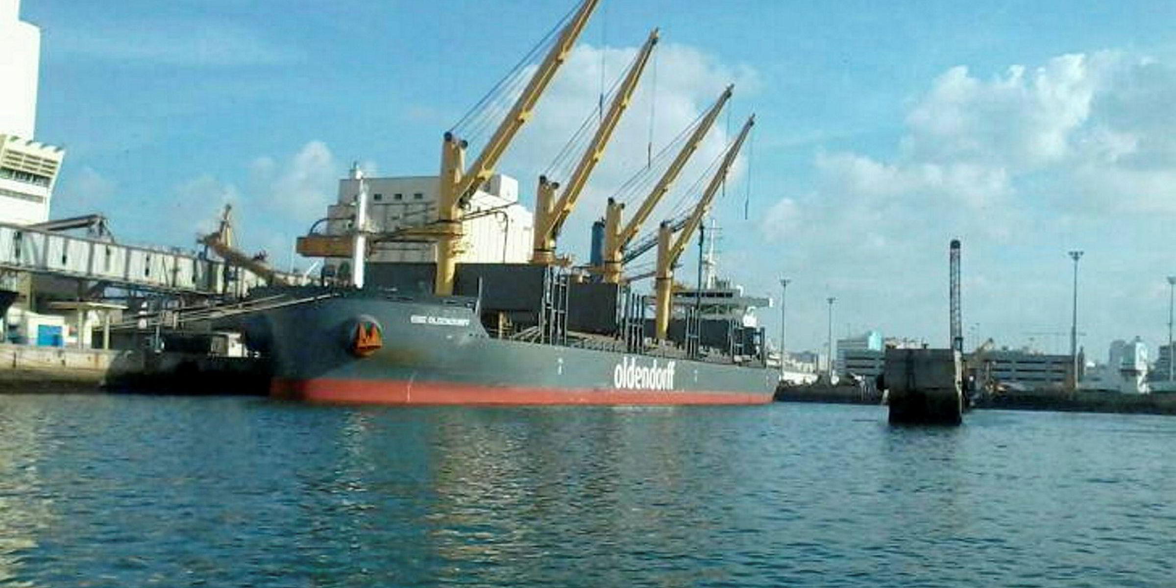 Oldendorff bulker runs aground in Argentina's Parana River | TradeWinds
