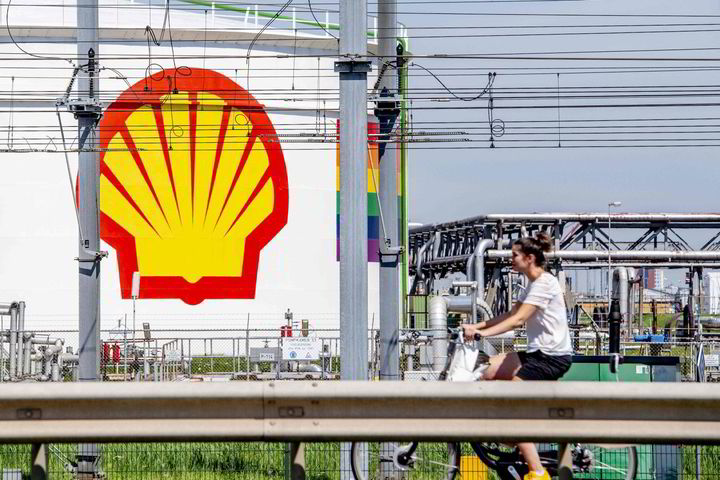Shell and Worley sign up to build large green hydrogen facility ...