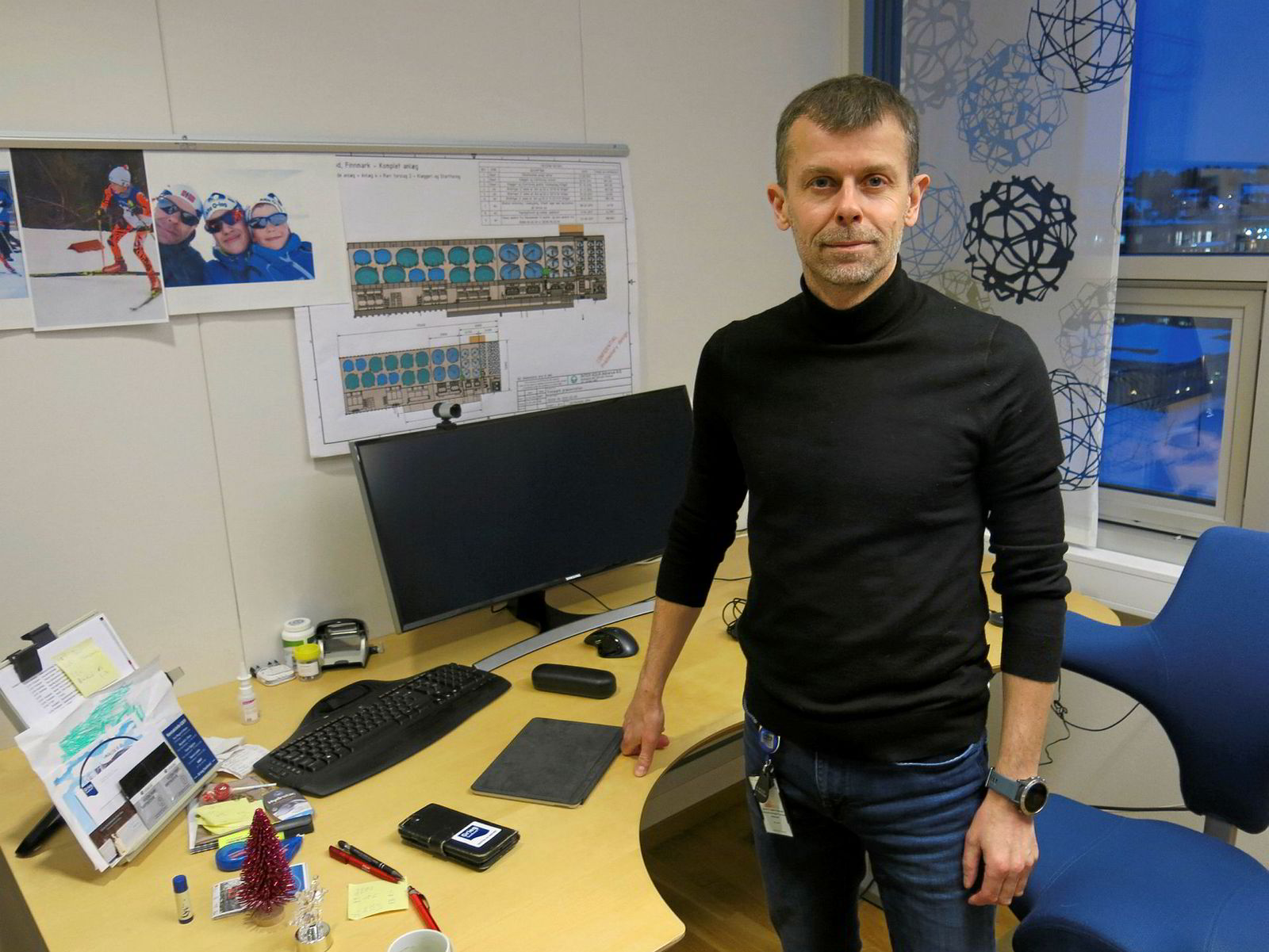 På et område like stort som to fotballbaner midt i ødemarka, lager ...