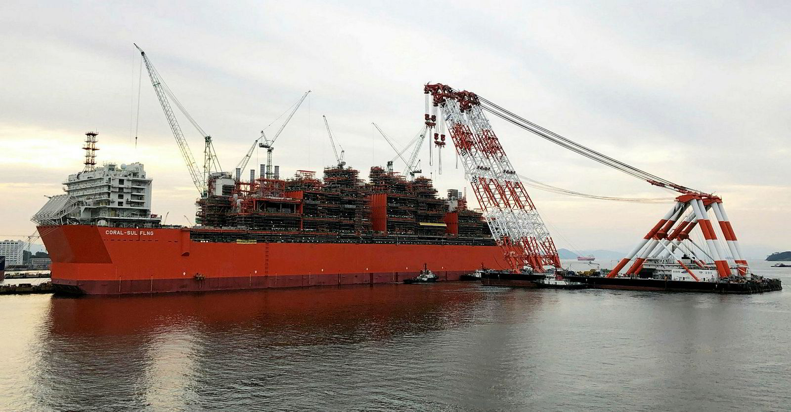 VIDEO: Lift marks milestone for Eni’s Mozambique-bound Coral Sul FLNG ...