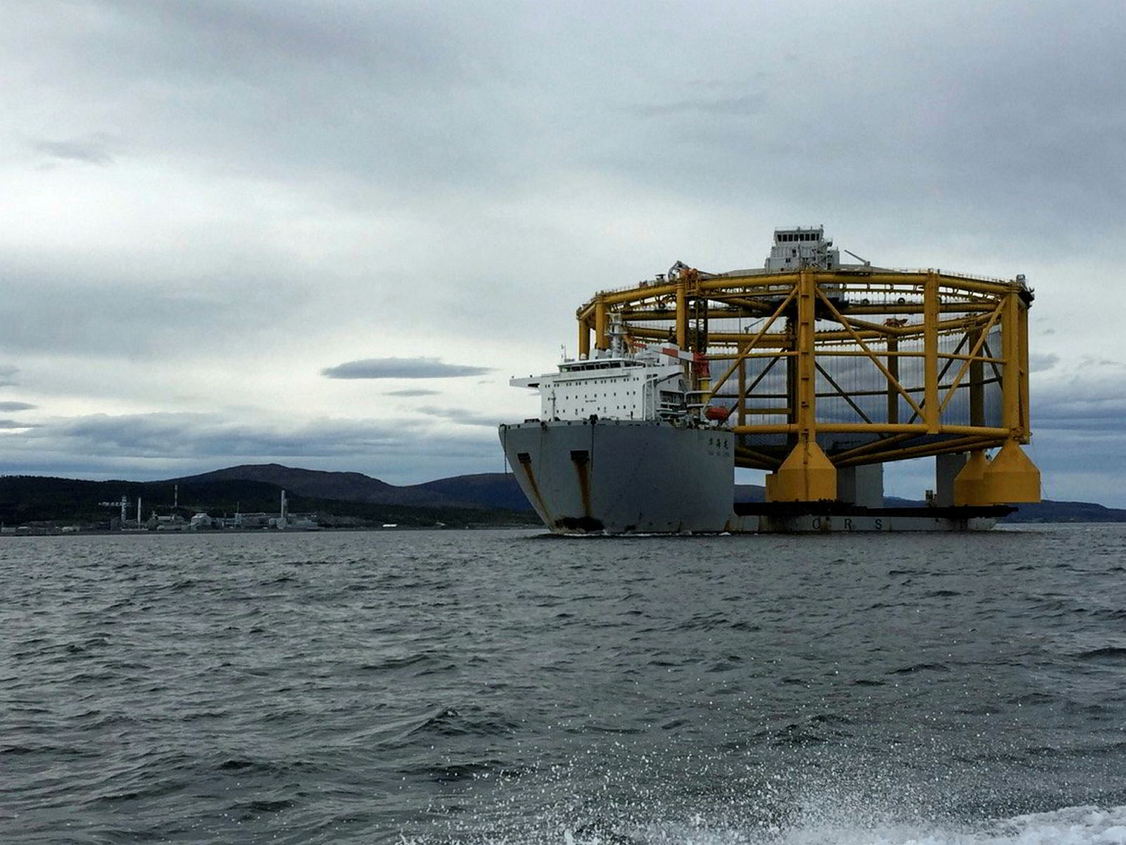 VIDEO: SalMar's giant offshore aquaculture facility arrives in Norway ...