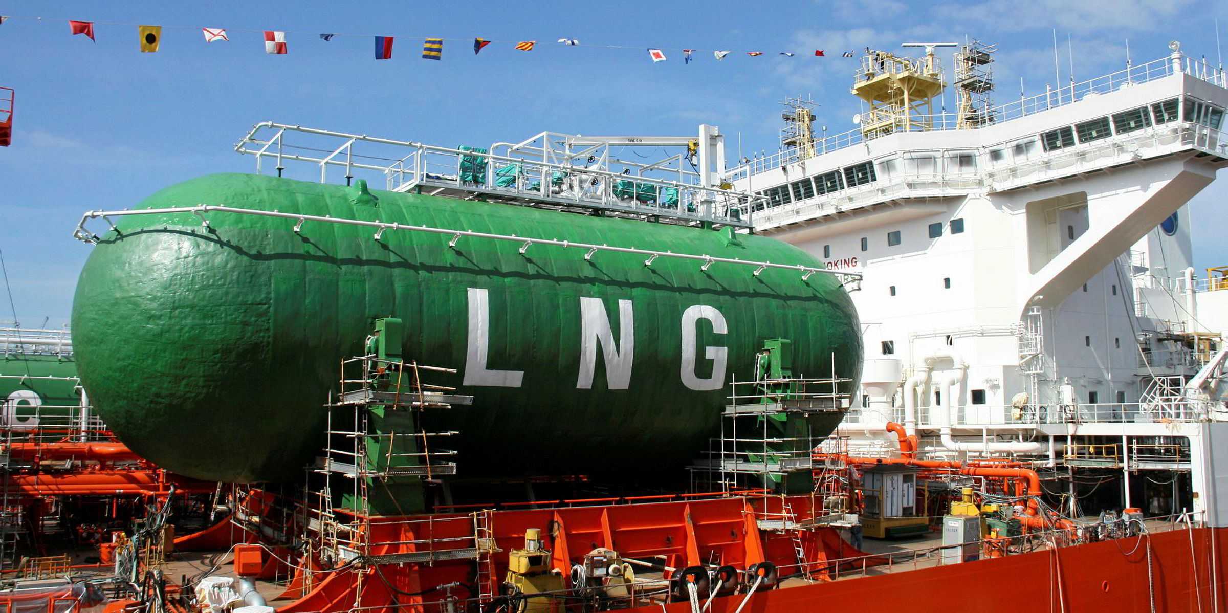 AET unveils its carbon-cutting, LNG dual-fuel shuttle tankers | TradeWinds